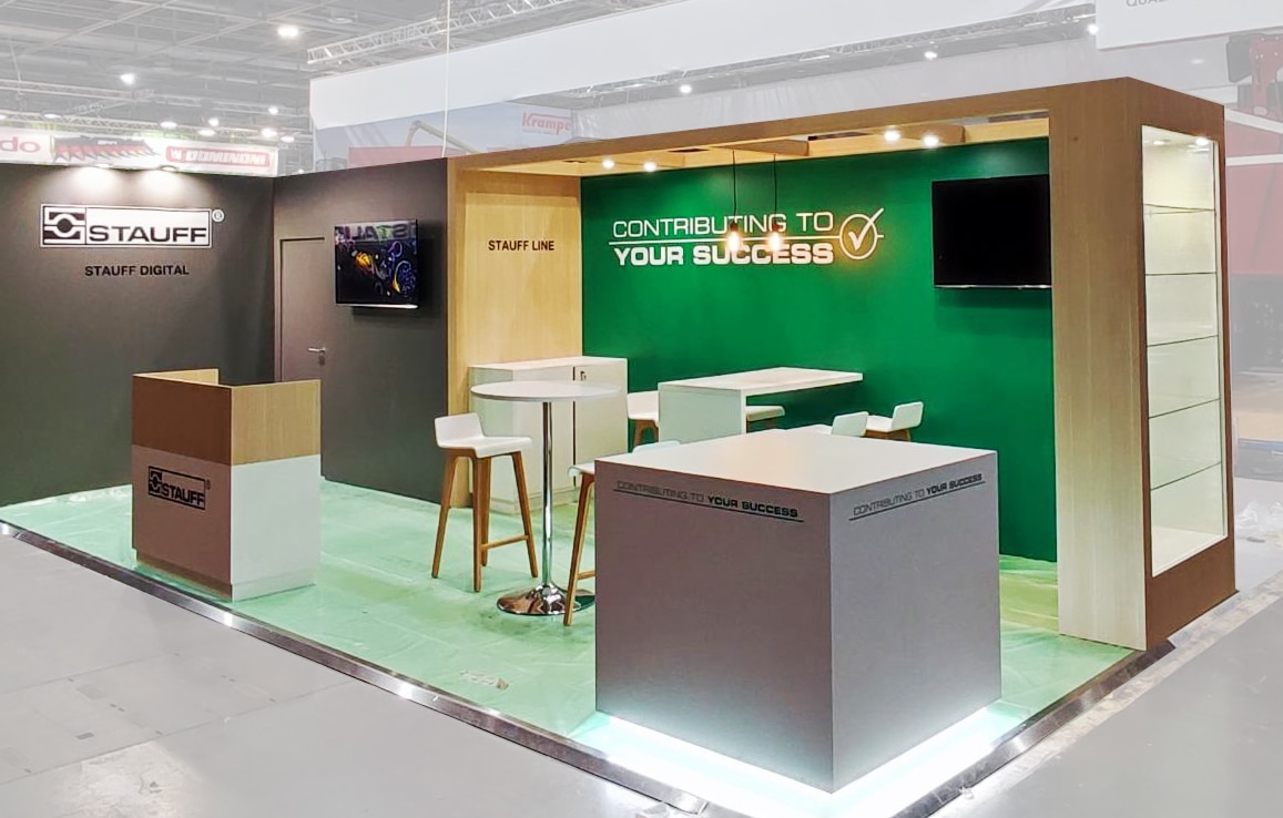 Un stand traditionnel, design et moderne pour Stauff pour le SIMA